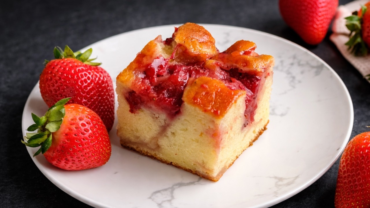 Best yogurt strawberry cake recipe for any occasion