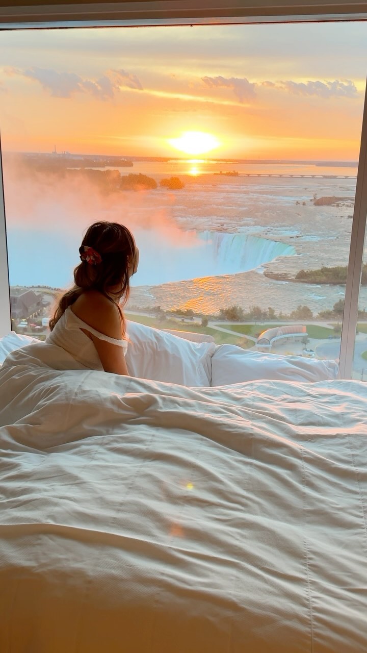 Stay with a world wonder view