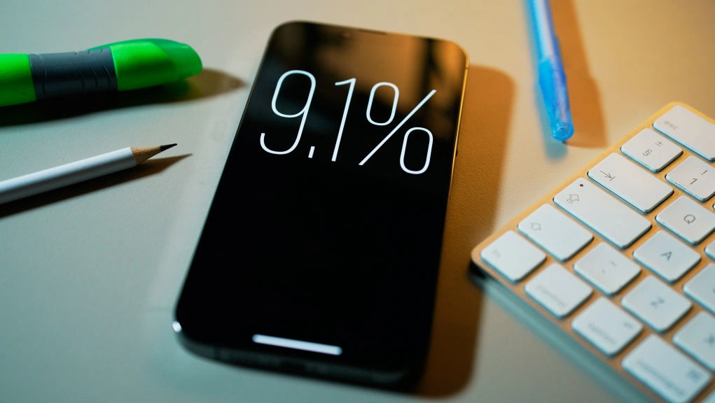 Top CD rates hold above 4% as savers eye guaranteed returns
