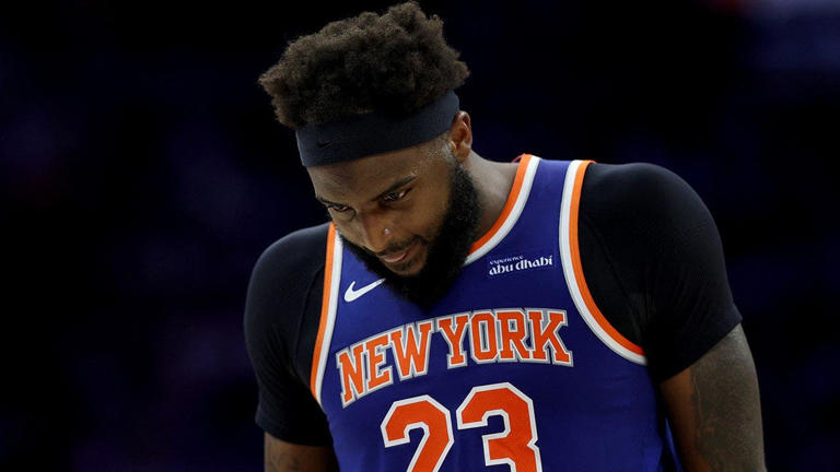 Mitchell Robinson's broken right pinky puts Knicks' NBA Finals rotation ...