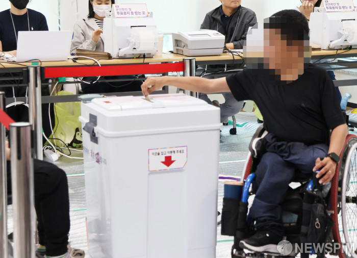 사전투표 첫날 '소중한 한 표' 행사
