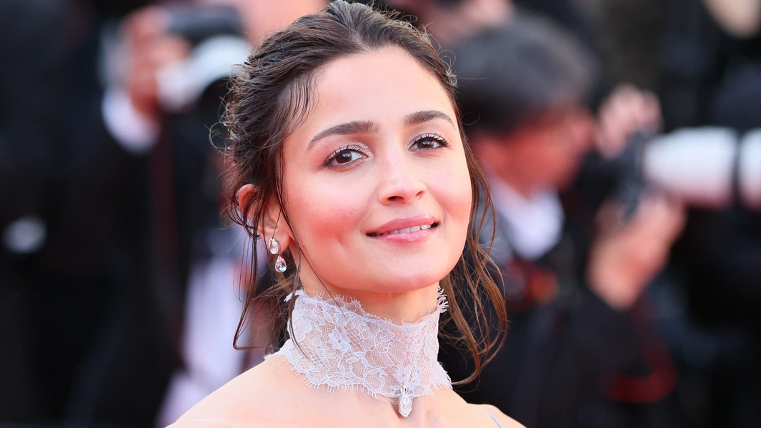 Pooja Bhatt calls Alia an 'upgraded' version, praises Raha's star spark