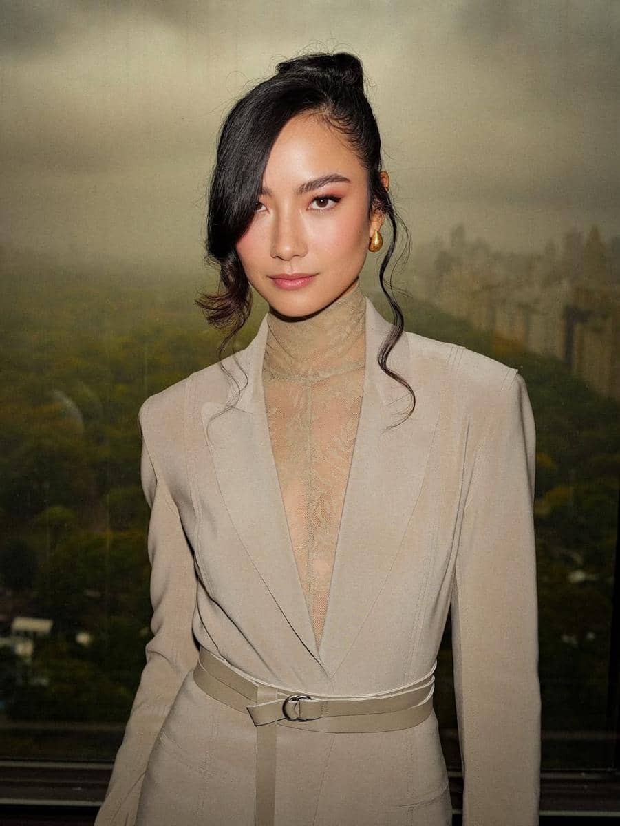 Intip gaya rambut Adeline Rudolph yang elegan untuk berbagai acara