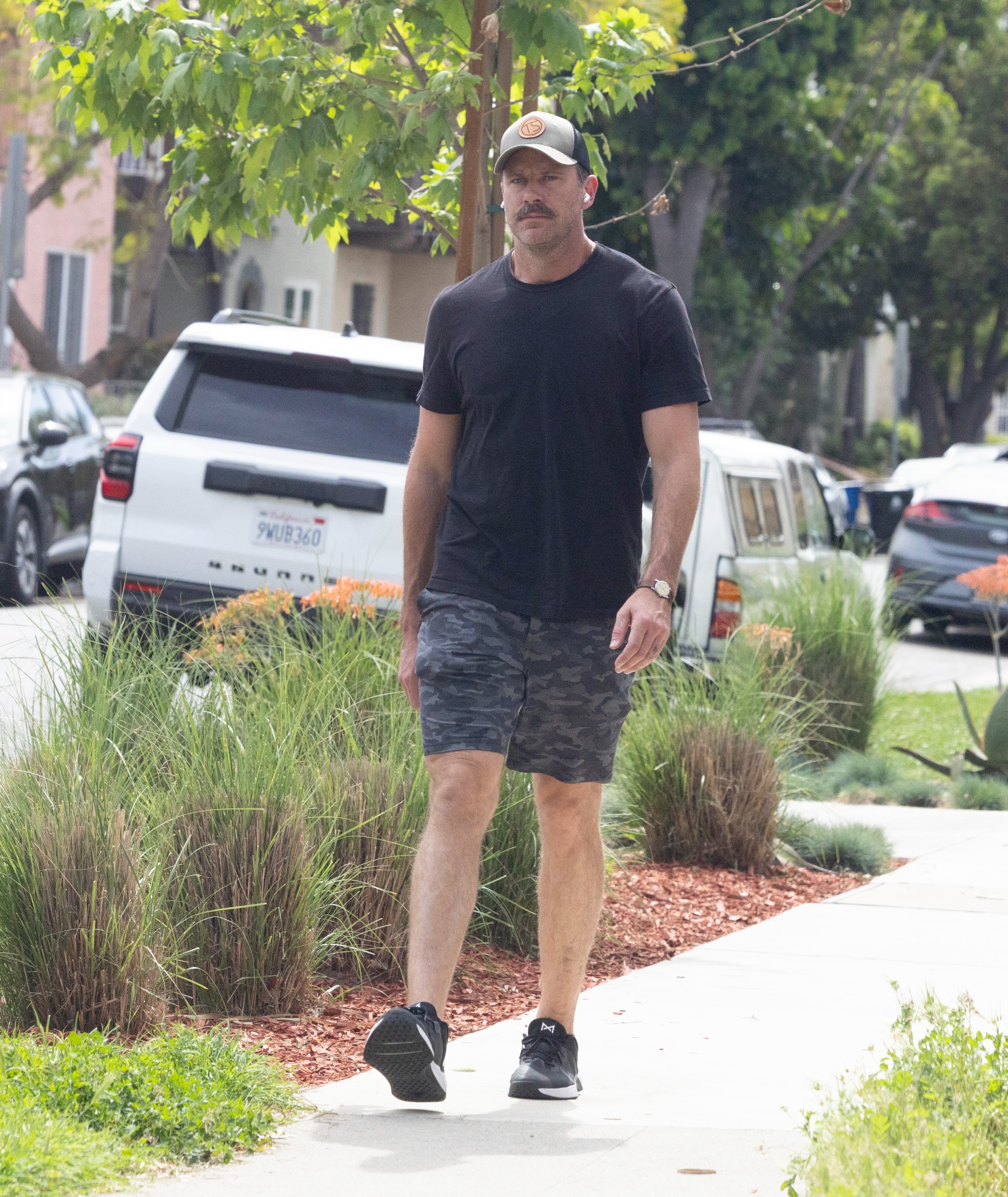 Armie Hammer shows off rugged new look in rare outing 5 years after sex ...