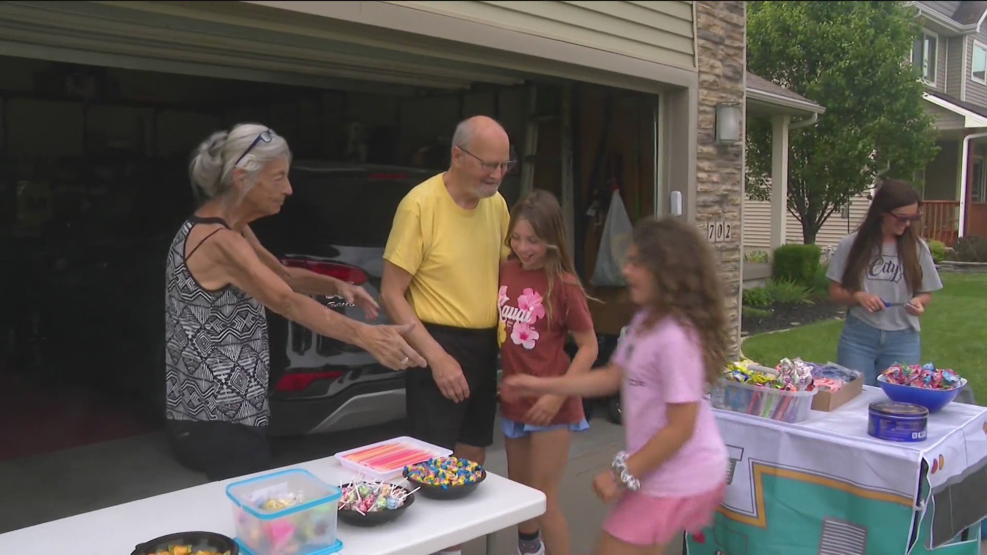 Ankeny's 'The Wave Man' waves farewell with final treat day
