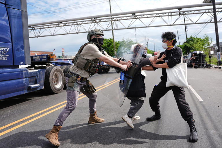 6 protesters arrested after clash with ICE officers outside a New ...