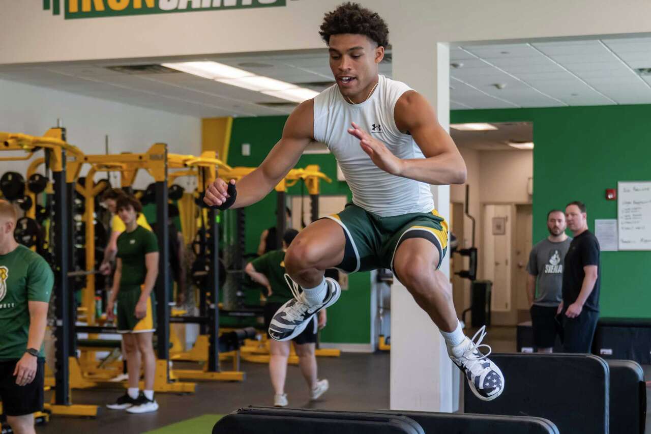Former Siena, UAlbany guard Marcus Jackson transfers to Mercyhurst