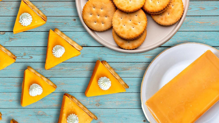 How to turn your cheese and crackers into adorable mini 'pie' slices