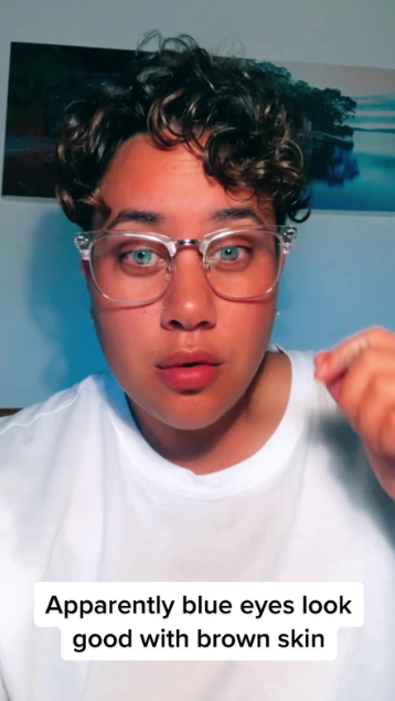 Blue eyes and eyewear look check