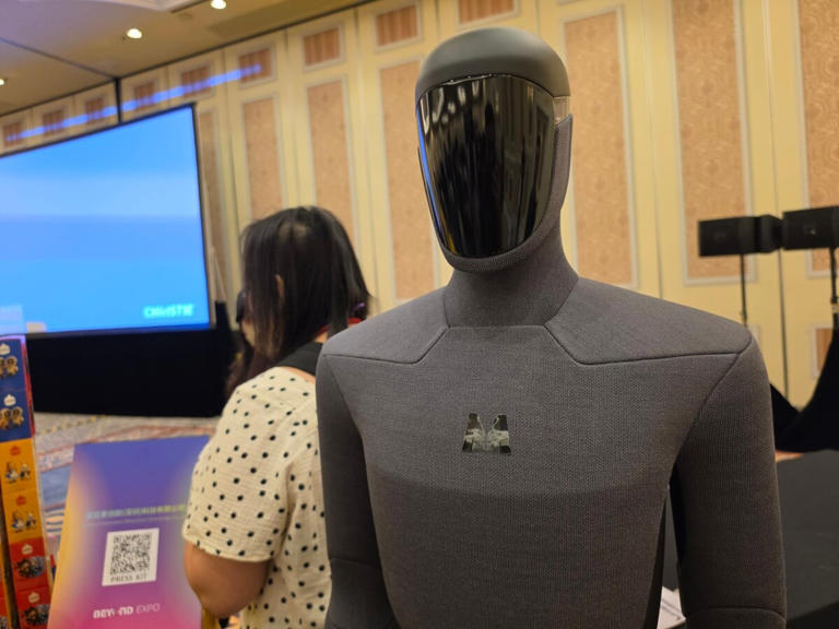 MATRIX-3 : j’ai croisé le robot humanoïde chinois qui veut remplacer ...