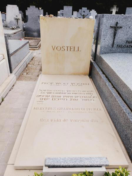 Las cariñosas piedras del artista Wolf Vostell