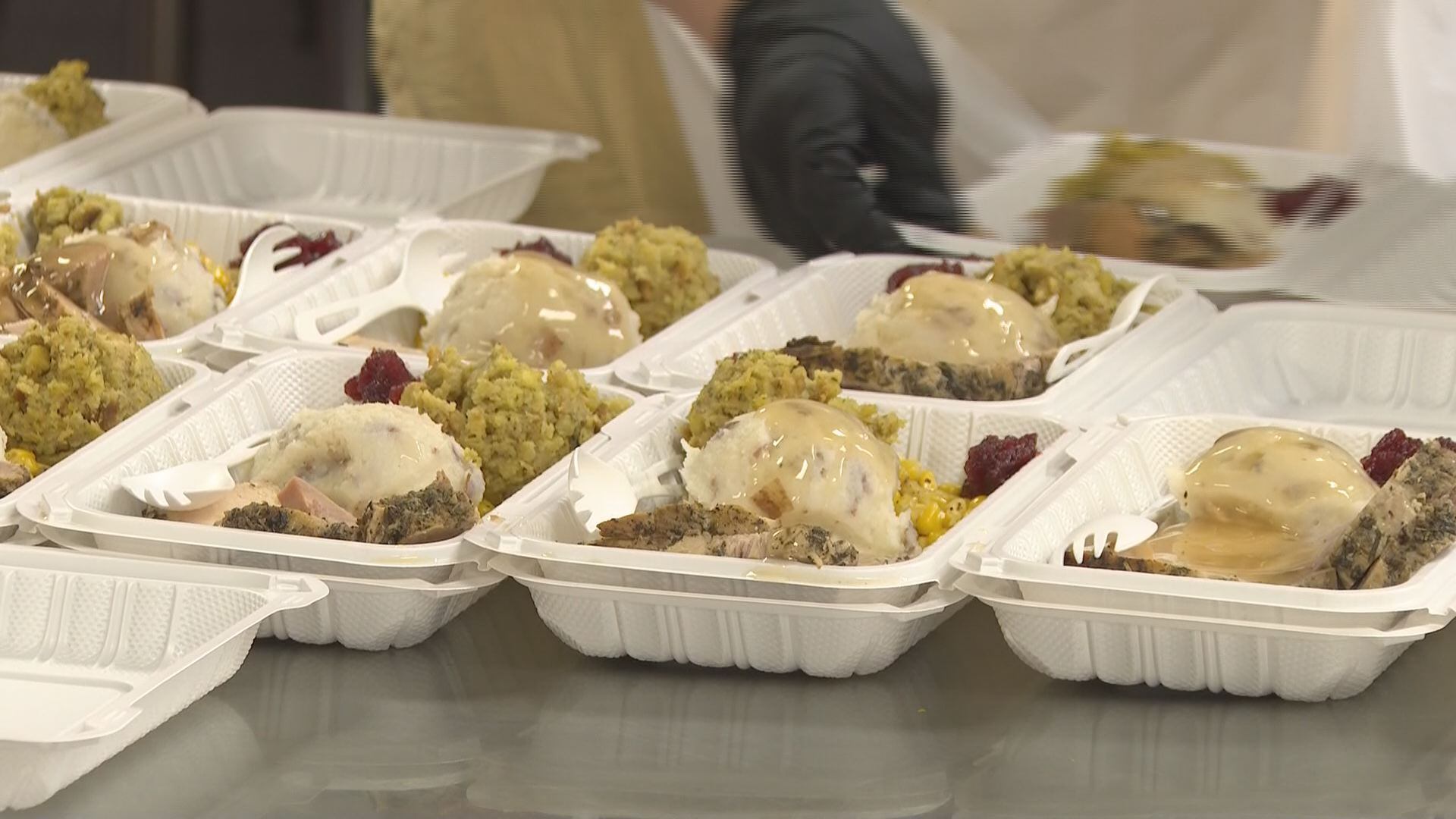 Giving thanks event delivers holiday feast to Oahu shelters