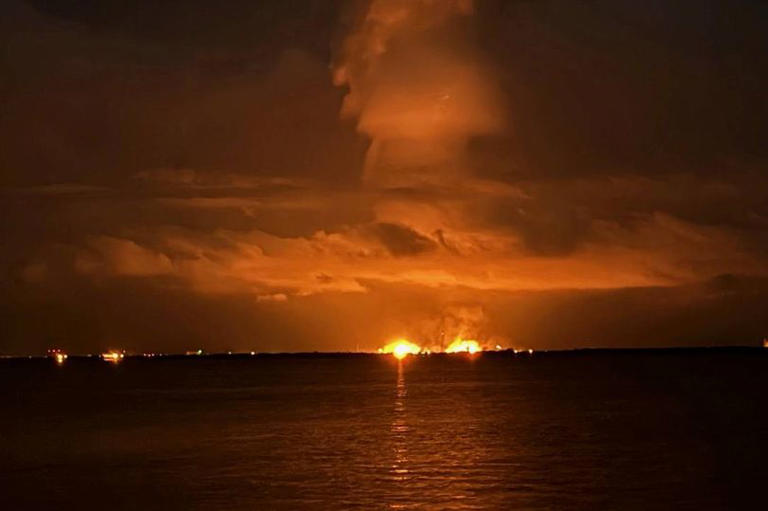 Blue Origin New Glenn rocket explodes in huge fireball during test at ...