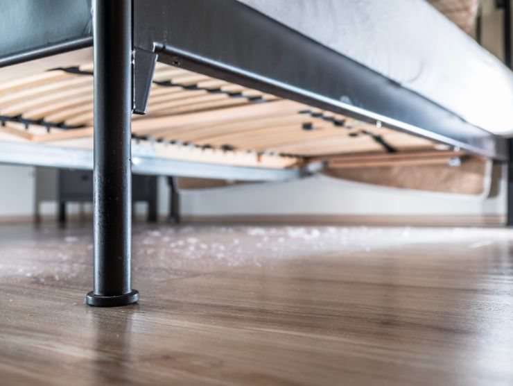 In Pochi Conoscono le Strategie Furbe per Pulire Sotto il Letto