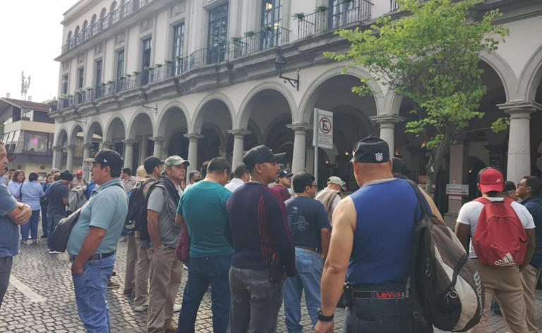 Trabajadores de la Comisión Municipal de Agua Potable de Xalapa ...
