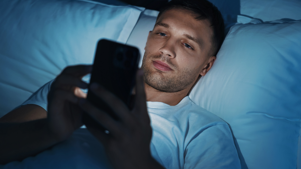 Staying up late every night? Neurologist warns your bedtime habits ...