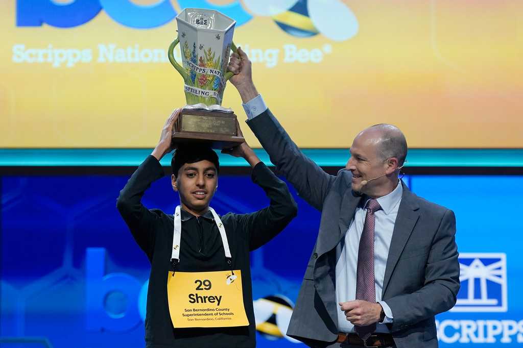 Shrey Parikh wins the Scripps National Spelling Bee in lightning round