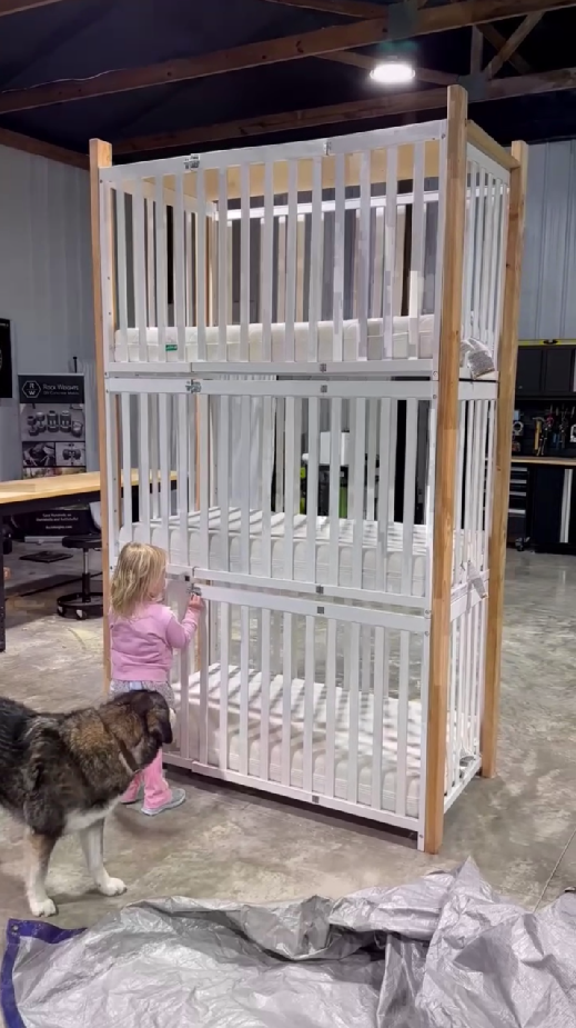 Ingenious crib setup for triplets saves so much space