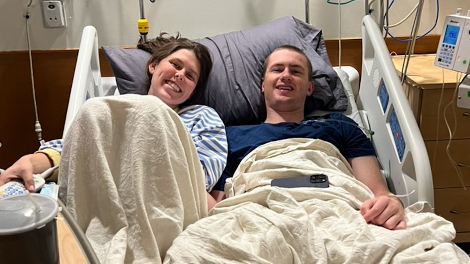 Woman marries college sweetheart in hospice 10 days before he dies