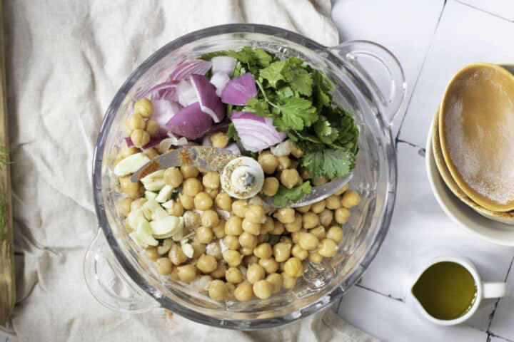 Crispy falafel wraps