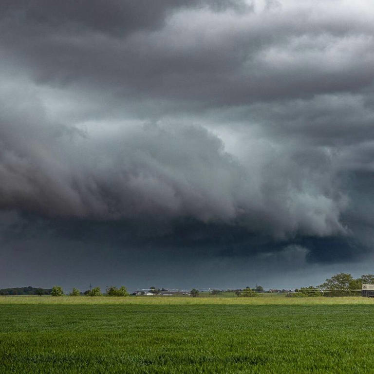 Schwüle Hitze im Saarland zieht kräftige Gewitter an – jetzt droht ...