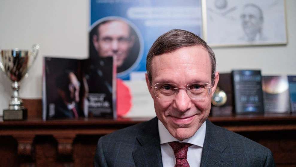 Harvard’s Avi Loeb predicts AI and alien search could reshape humanity