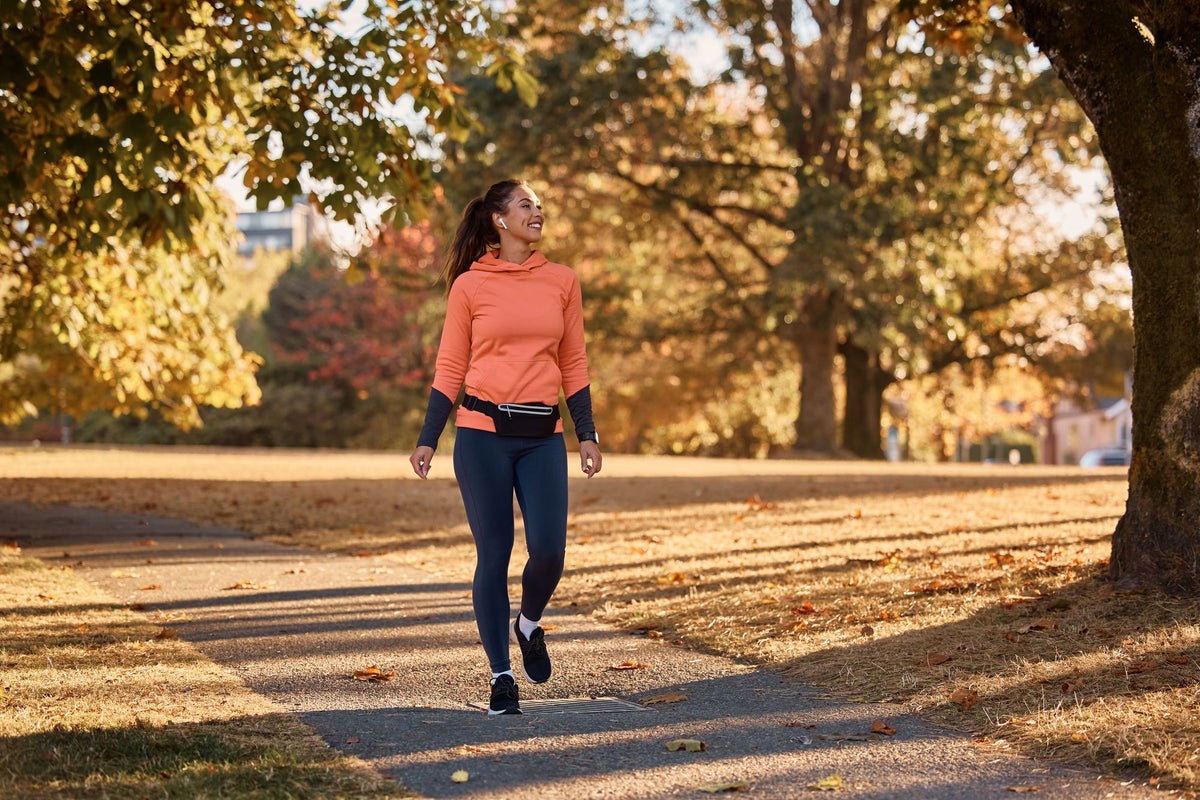 Expert’s two easy walking tips for reducing knee pain and foot pain