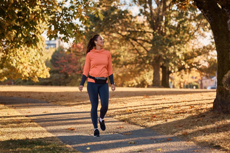 Expert’s two easy walking tips for reducing knee pain and foot pain