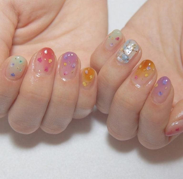 5 diseños de uñas cortas al estilo coreano que reinarán esta primavera 2026