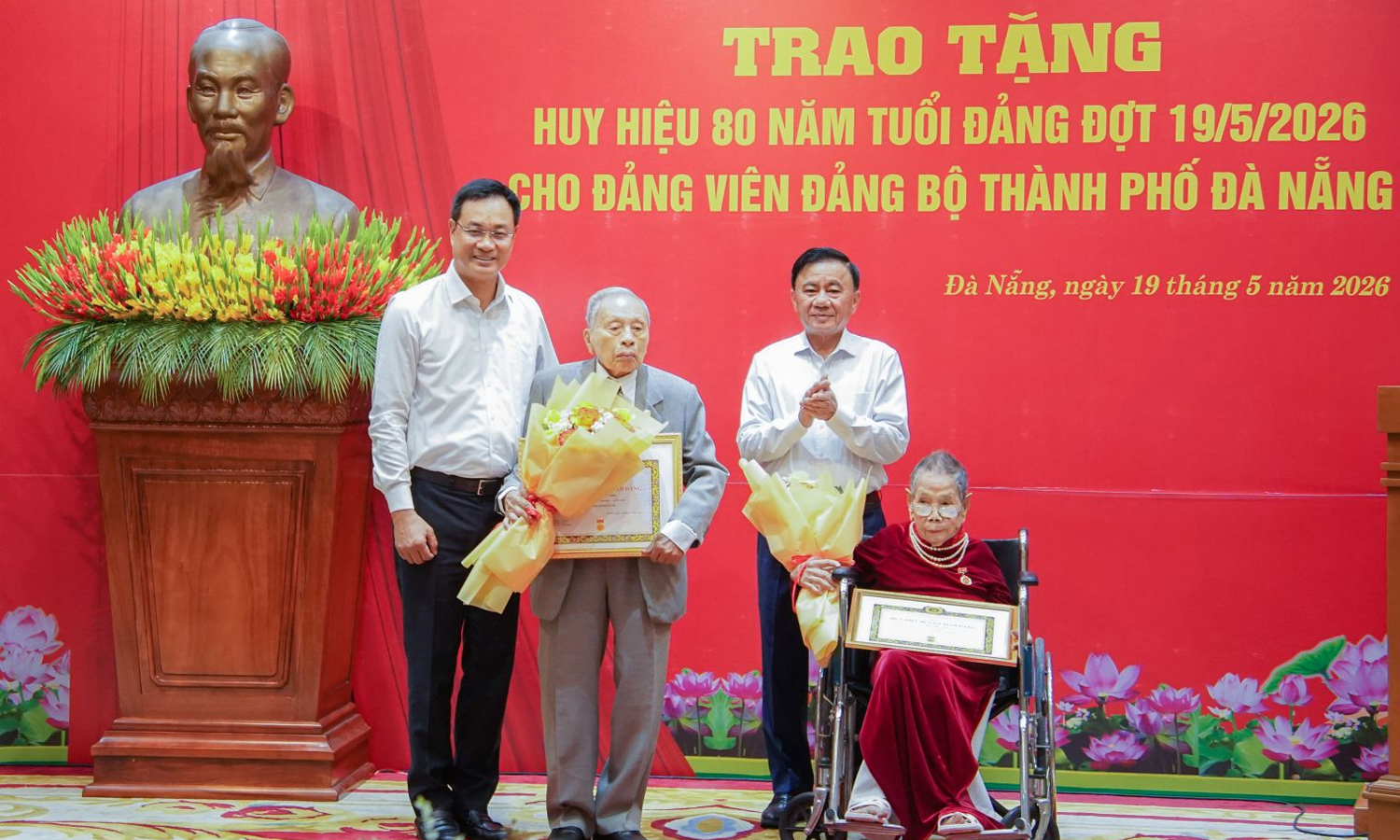 Kết luận mới của Bộ Chính trị về trao tặng Huy hiệu 80 năm tuổi Đảng ...