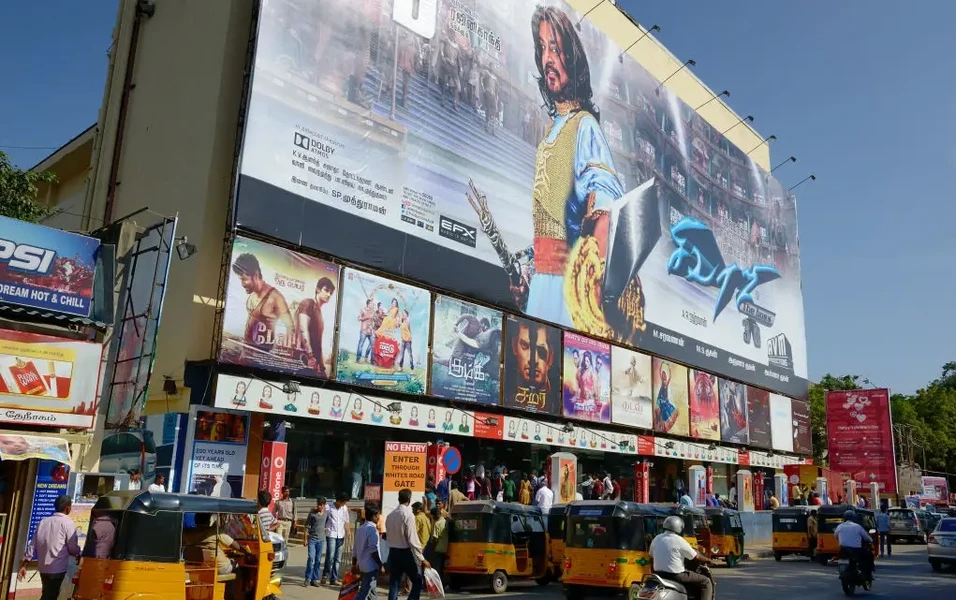 'Blast' earns praise but lags behind box office rival
