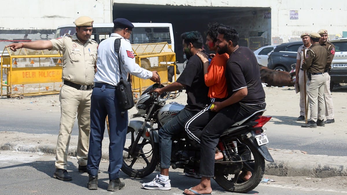 Dermat sessions, AC helmets & water vans—Delhi traffic cops’ tools to ...