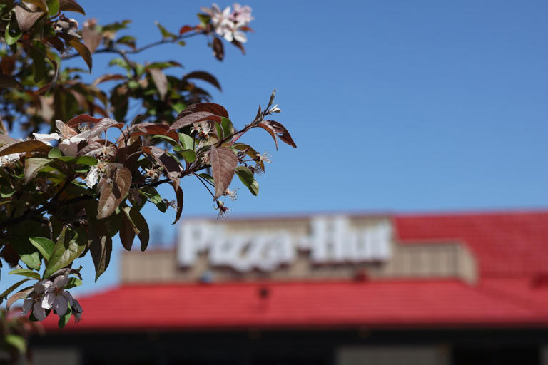 Iron Mountain Pizza Hut brings back nostalgic dining experience