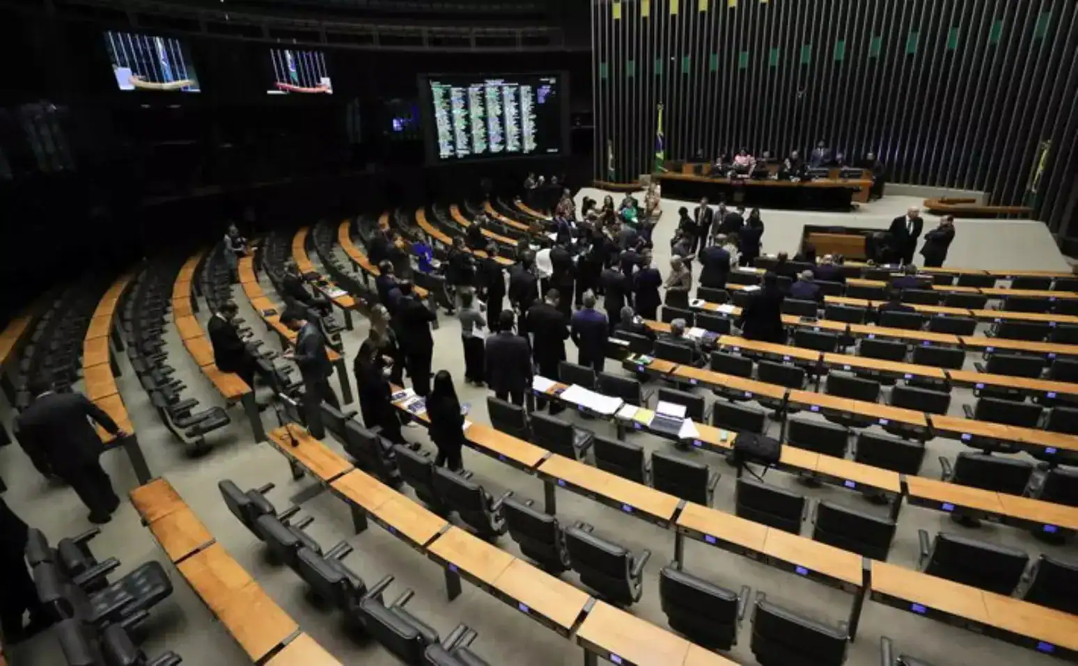 Veja os deputados que votaram contra a PEC da escala 6×1