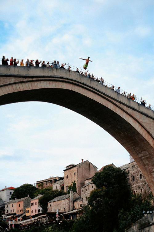 Jumping into Mostar: Bosnia-Herzegovina’s bridge, its divers and the ...