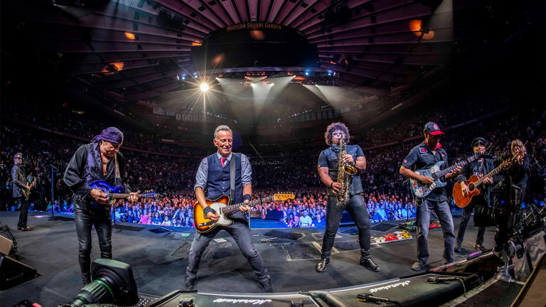Review: Bruce Springsteen’s rain-filled Washington, DC show solidified ...