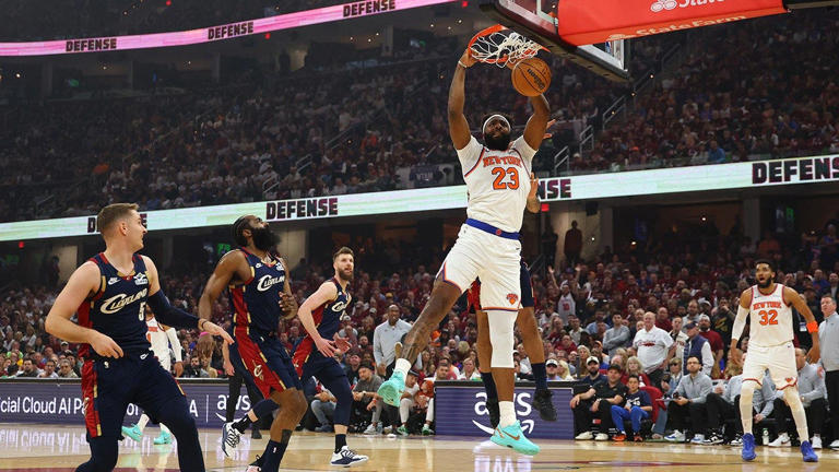 Mitchell Robinson's broken right pinky puts Knicks' NBA Finals rotation ...