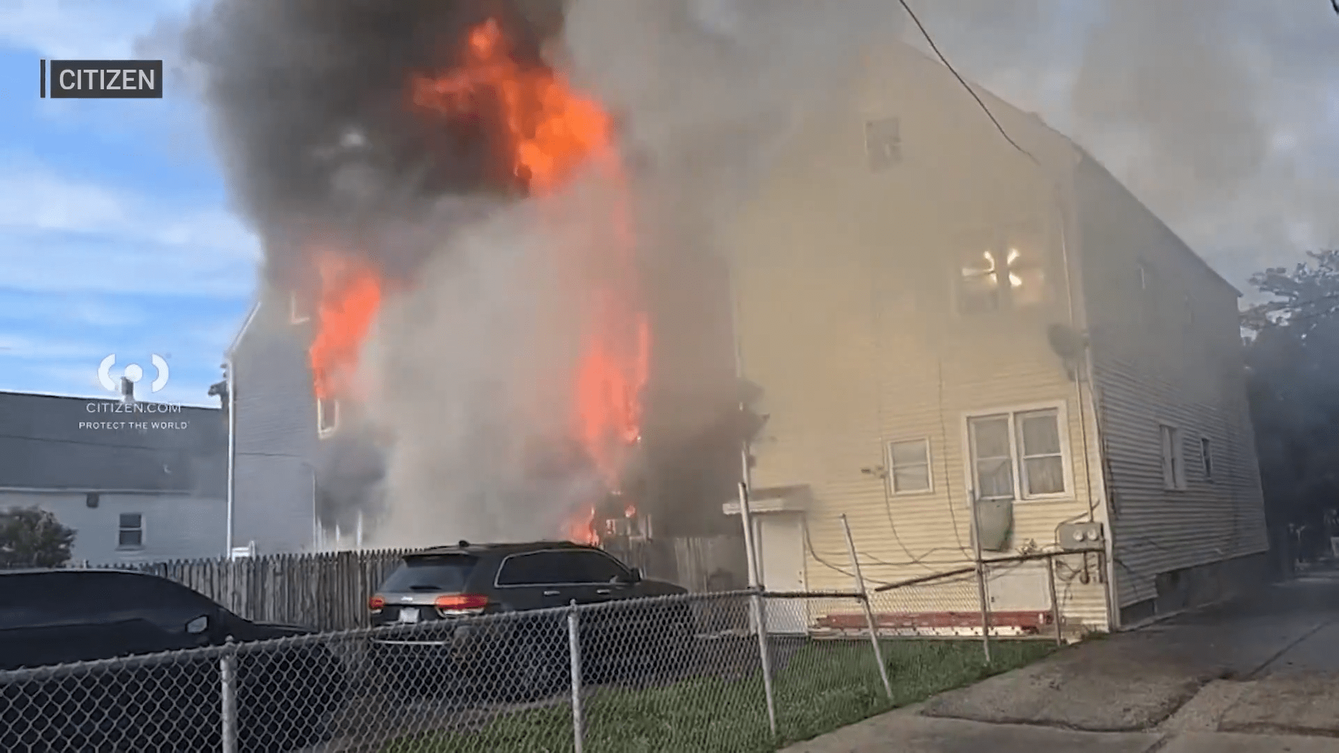 Video shows massive flames engulf at least 2 buildings in Chicago
