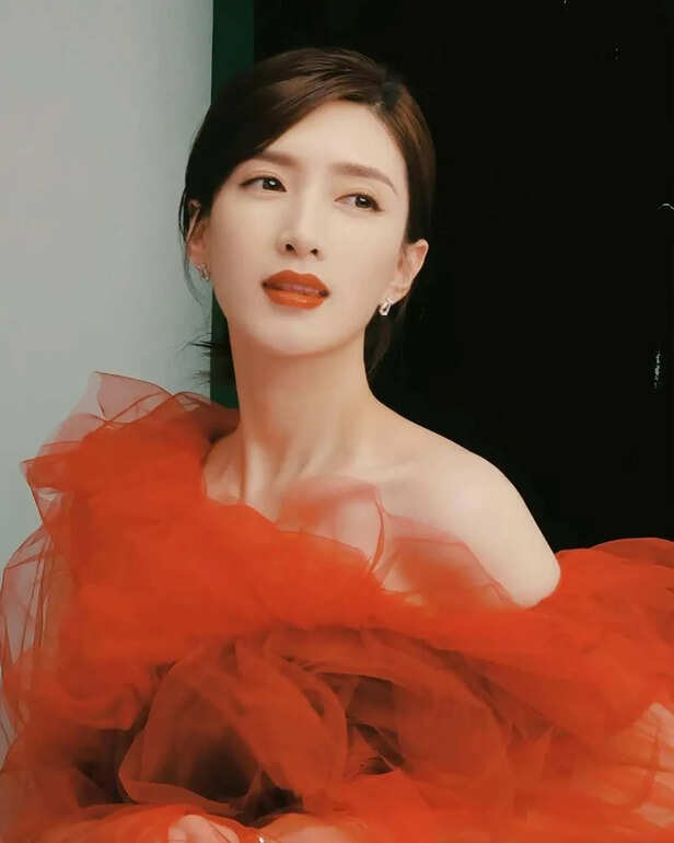 Why is Chinese actress Maggie Jiang trending? Alleged 2020 'hairy toes ...