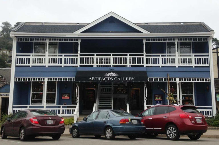 Thief smashes window, steals $10,000 in jewelry from SLO County art gallery