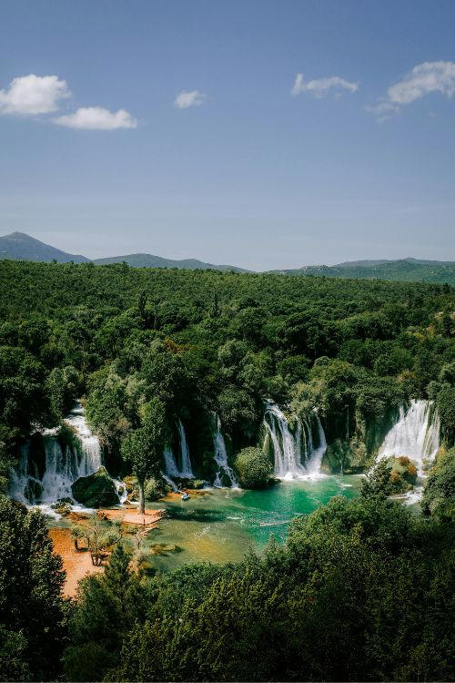 Jumping into Mostar: Bosnia-Herzegovina’s bridge, its divers and the ...