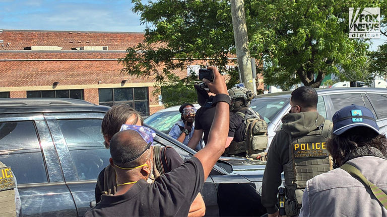 Anti-ICE agitators clash with federal agents outside Newark detention ...