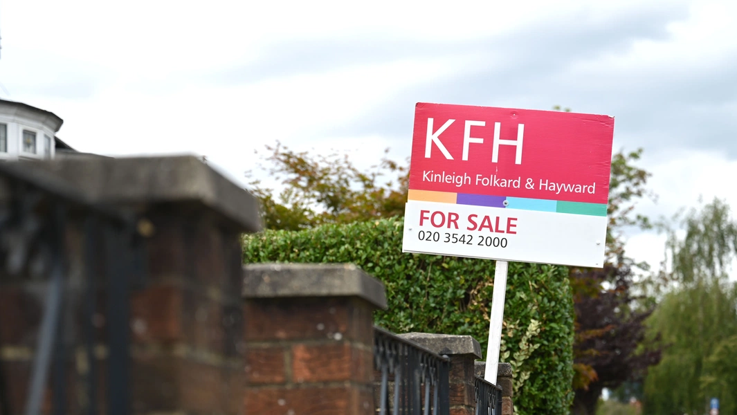 UK and US households face mounting squeeze from wages lagging costs