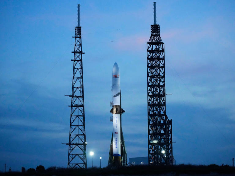 Une fusée de Blue Origin explose sur sa rampe de lancement