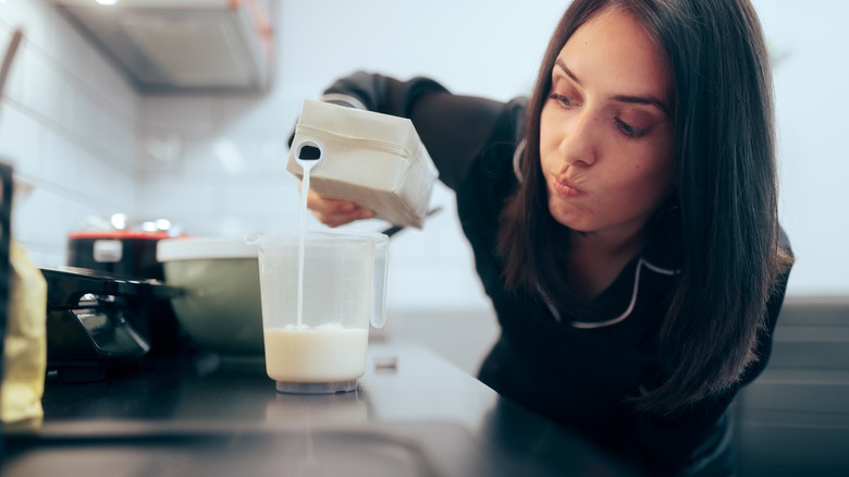 The best way to measure liquid ingredients for baking involves a mini ...