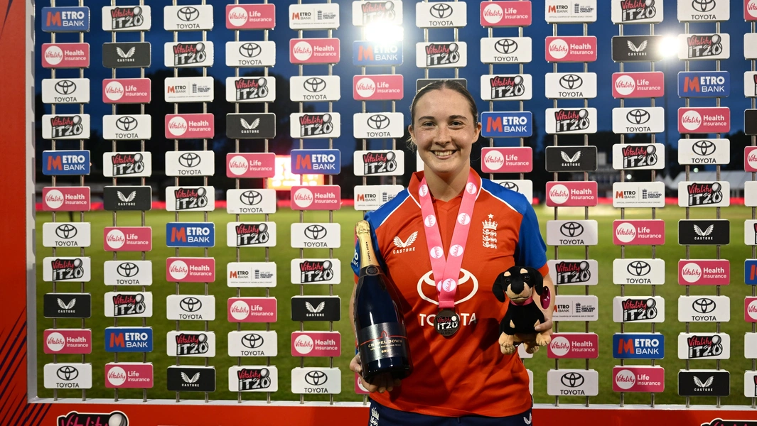 England crush New Zealand to seal T20 series 2-1