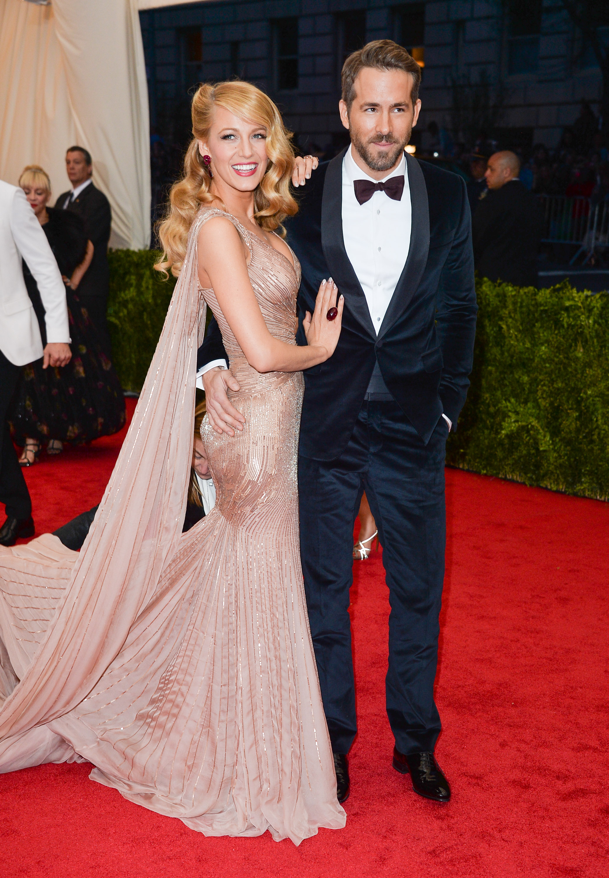 Blake Lively thirsts over husband Ryan Reynolds’ bulging biceps in ...