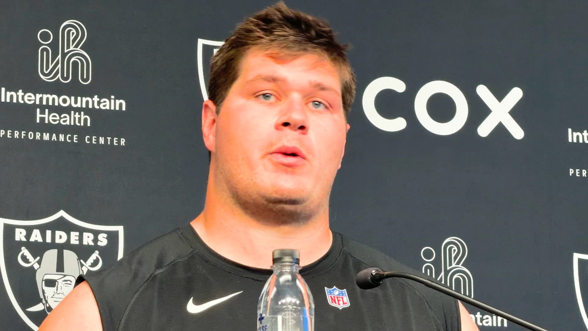 Las Vegas Raiders C Tyler Linderbaum O-Line Communication