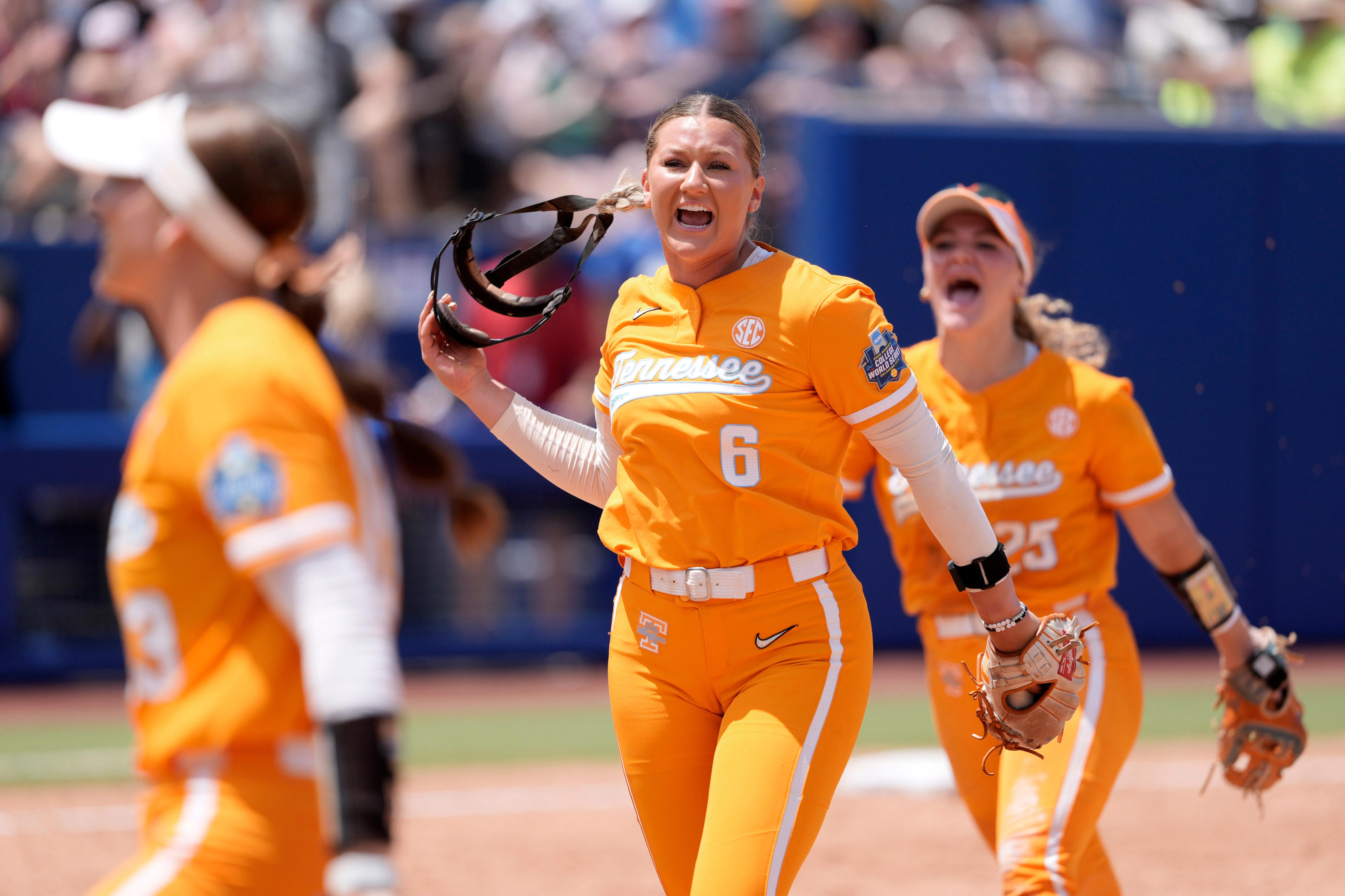Sage Mardjetko, Elsa Morrison star for Tennessee softball in WCWS opener