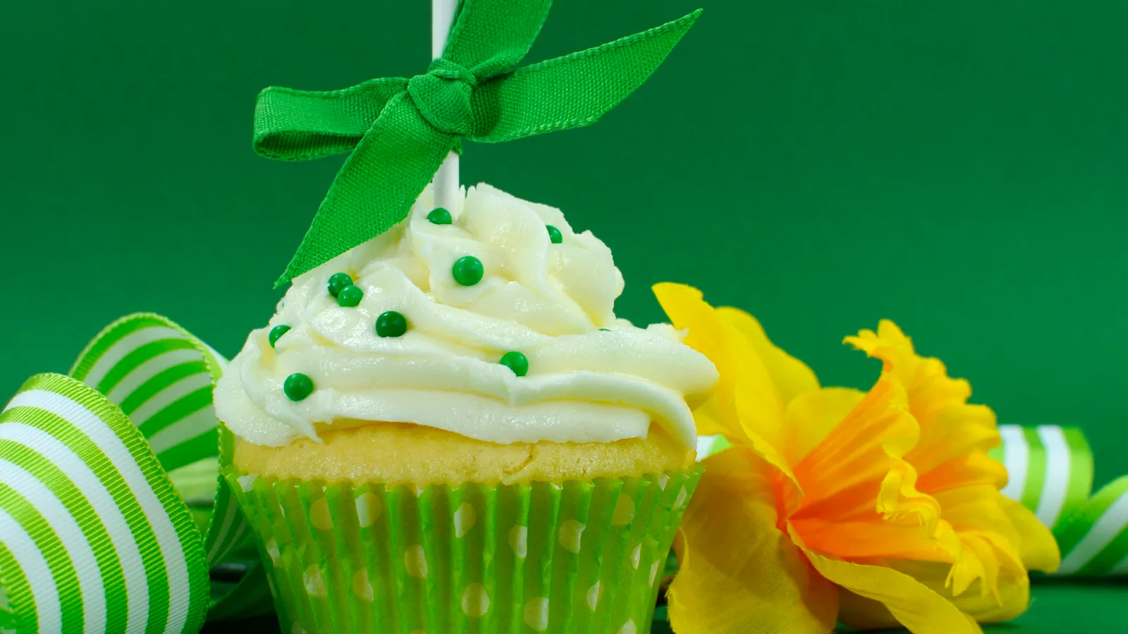 What makes dot cakes so popular? Everything you need to know
